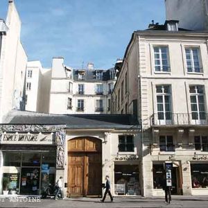 32 rue Saint-Antoine, 75004 Paris