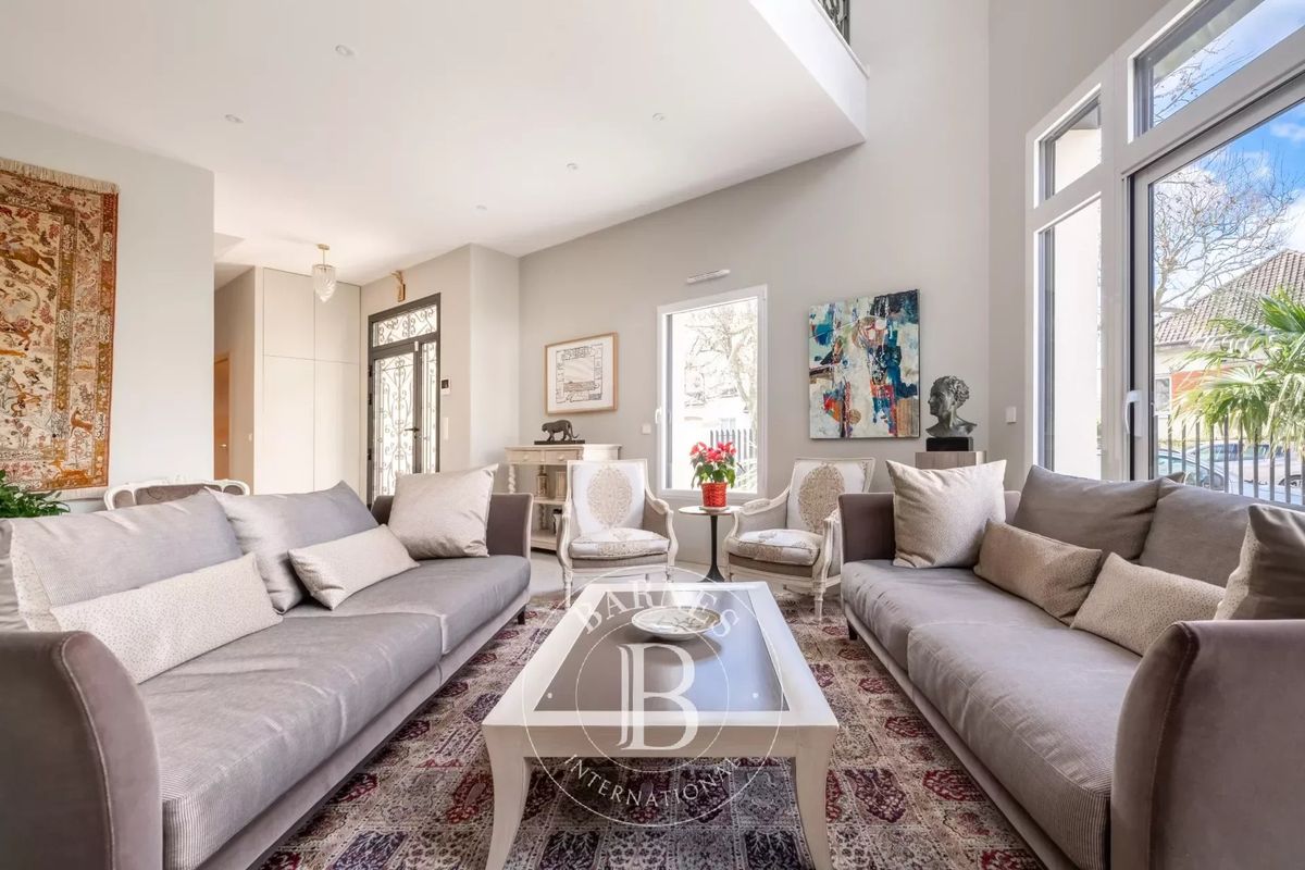 Vente Maison 7 pièces de 318 m²